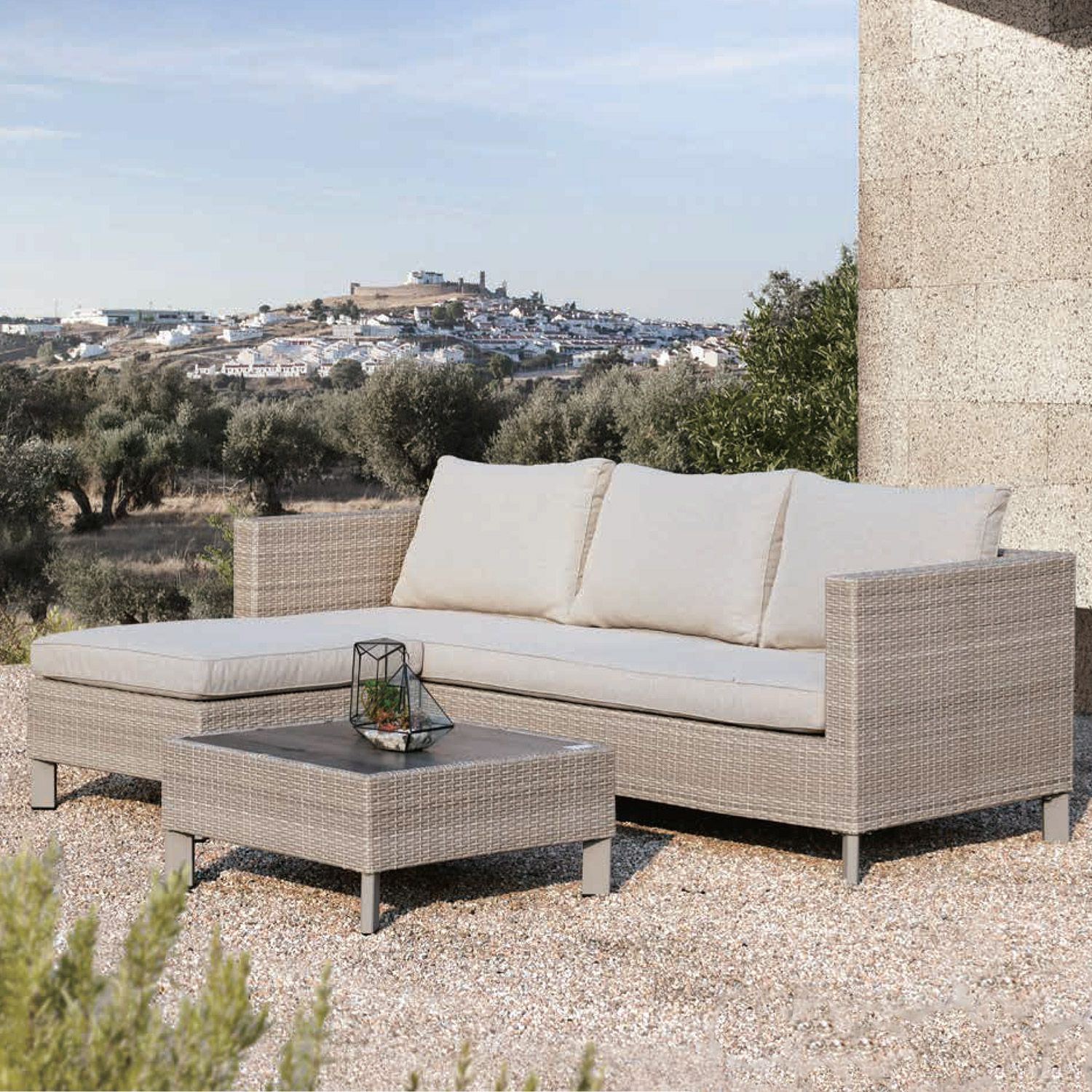 Oleskeluryhmä Home4you Gera 3-istuttava sohva + rahi + pöytä beige | Taloon.com